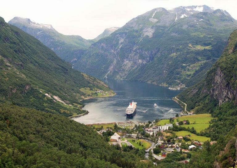 Crociera sui Fiordi Norvegesi: consigli, itinerari e prezzi 2024