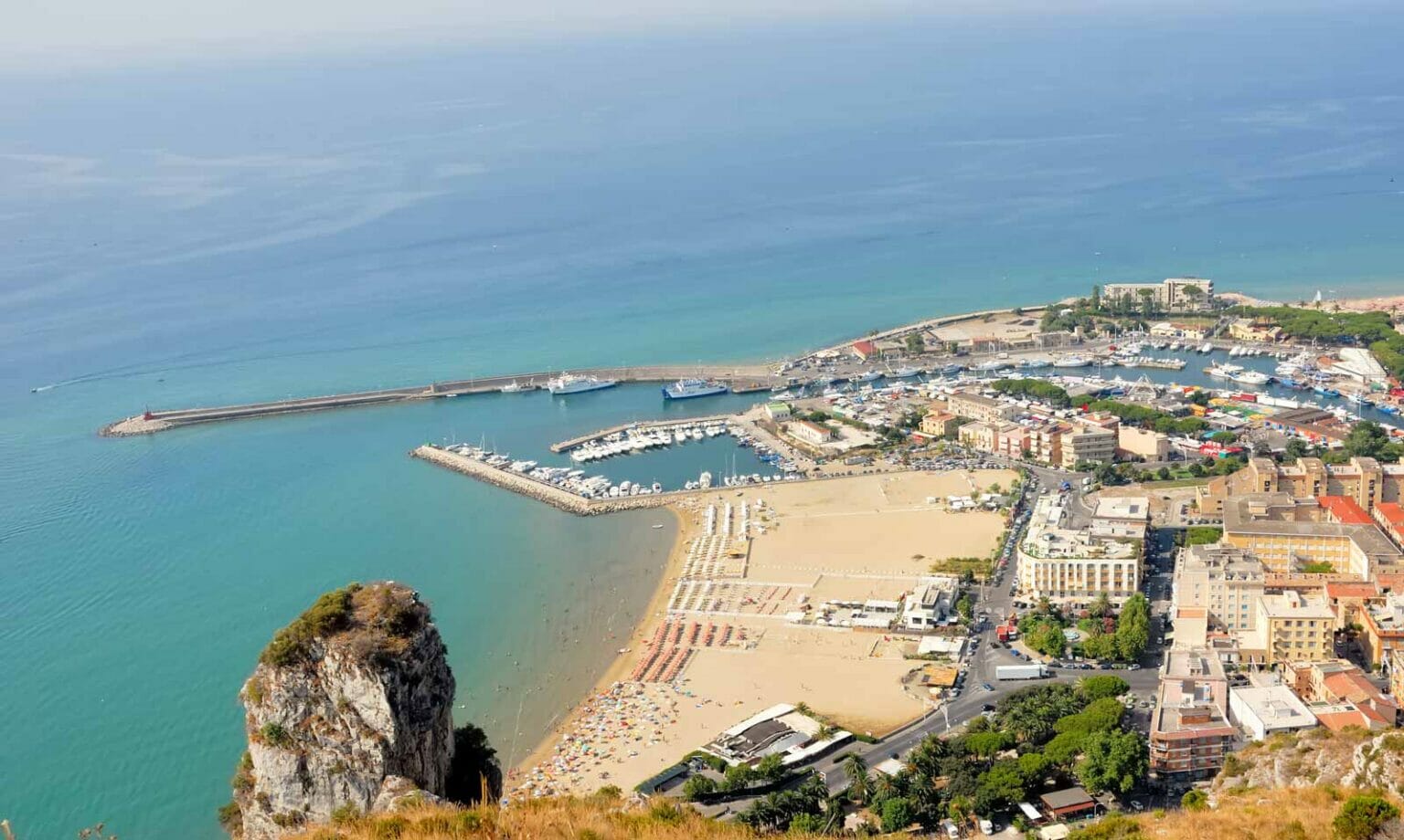 Terracina: cosa vedere e cosa fare - Spiagge ed eventi